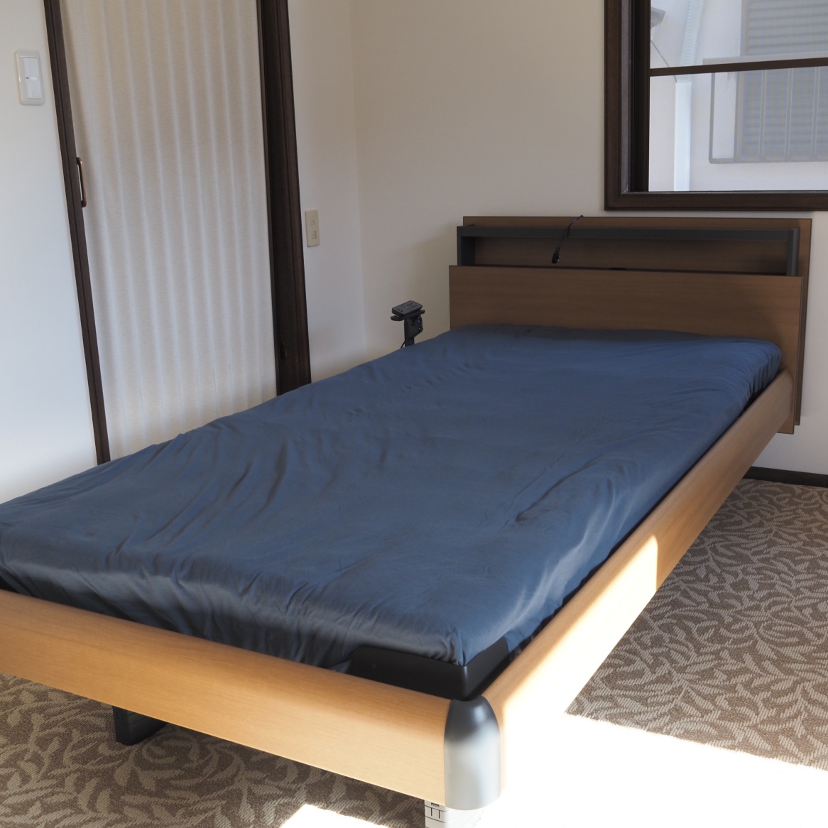 寝室と調和するINTIME1000 電動ベッドが欲しい # CASE1050 | 京都亀岡・匠がいる寝暮(しんぐ)店｜亀屋寝装センター